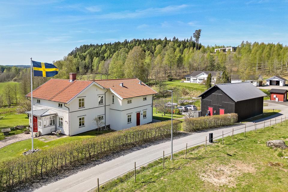 Villa till salu på Svedjevägen 3, Hyssna, Mark - Booli.se